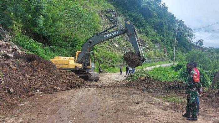 Longsor di KM 18 Ende - Maumere Sudah Dibersihkan, Rencana Pasang ...