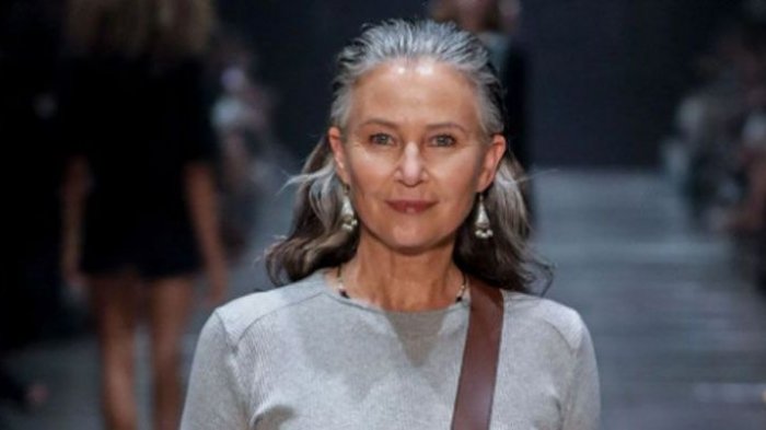 Luar Biasa! Wanita Ini Masih Bisa Jadi Model di Usia 58 Tahun - Pos ...