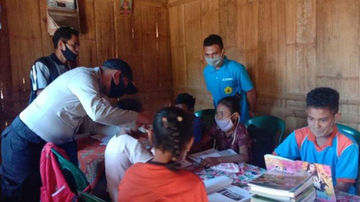 Mahasiswa KKN STPM Ursula Ende Berantas Sarang Nyamuk di Ngada - Pos ...