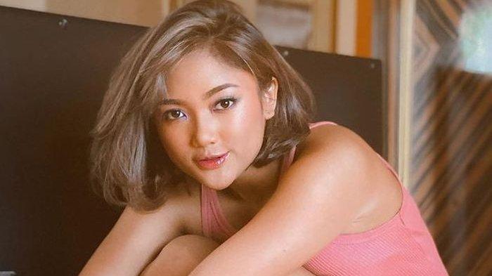 Marion Jola Pamer Tubuh Seksi, Berani Tampil Busana Dada Tranparan, Gaya Eksotis Curi Perhatian ...