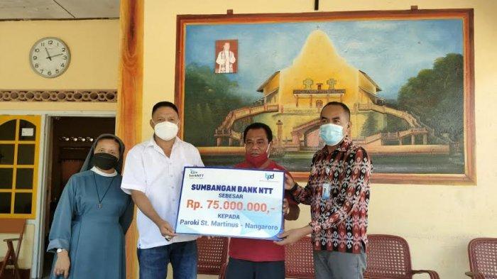 Bank NTT Sumbang Rp. 75 Juta untuk Pembangunan Aula Paroki St. Martinus Nangaroro - Pos-kupang.com