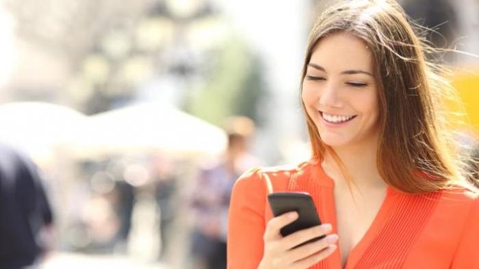 Pegang HP Pakai Dua Tangan, Kamu Adalah Sosok Kreatif! Lihat Karakter ...