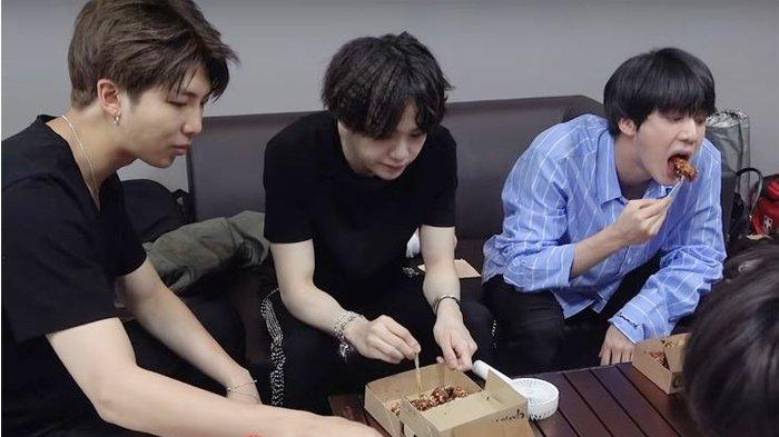 Acara Makan-makan BTS Bikin Macet Website Sebuah Restoran Ayam Goreng ...