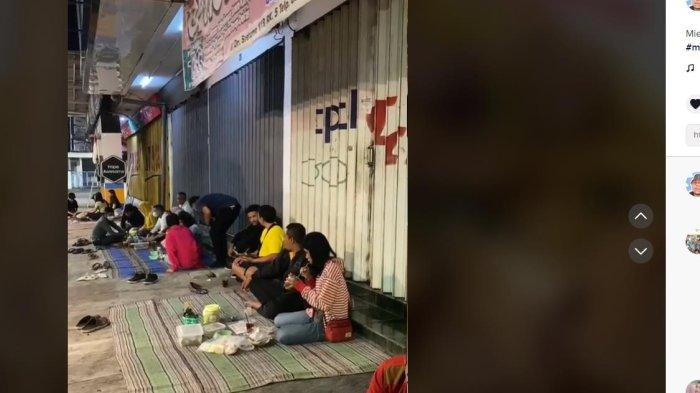 Video Viral TikTok, Makan Mie Ayam Madiun Rame Rame di Jawa Timur, Santai Lesehan di Atas Tikar ...