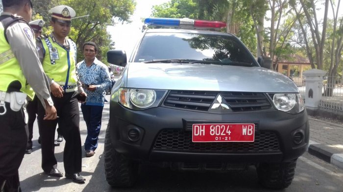 Polisi Tilang Mobil Dinas yang Menggunakan Rotator dan Sirine - Pos ...
