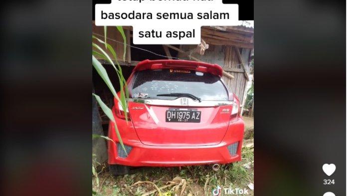 Video Viral TikTok, Sebuah Mobil Merk Honda Jazz DH 1975 AZ Menabrak Rumah Warga di Tetaf TTS ...