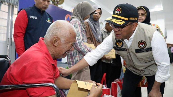 Gempabumi Sumedang: Warga Terdampak Terima Dana Stimulan dari Kepala BNPB dan Menko PMK - Pos ...