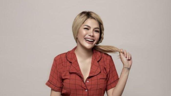 Maknya Tarzan, Nikita Mirzani Unggah Foto Topless di Instagram, Lihat ...