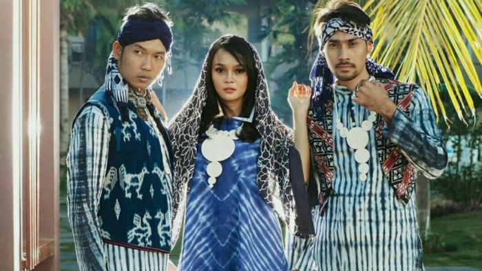 Padu-Padan Tenun Sumba Timur dan Batik Shibori - Pos-kupang.com