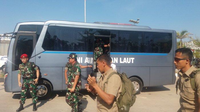 Di Belu, Panglima TNI Numpang Bus dari Bandara A A Bere Tallo ke ...