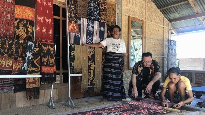 Wisata NTT , Kampung Raja Prailiu Tempat Wisatan Berburu Tenun Ikat ...