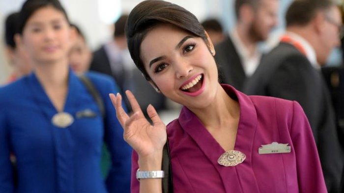 Intip Yuk ! Dibalik Kisah Tata Rambut Pramugari Garuda Indonesia - Pos ...
