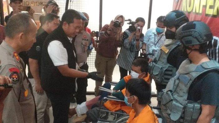 Tiga Pencuri Modus Kaca Mobil di Riau Didor Polisi, Wajah Bonyok, Pakai Kursi Roda - Pos-kupang.com