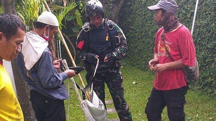 Penerjun Payung TNI Mendarat di Rumah Warga, Kapolsek : Ada Rekannya ...