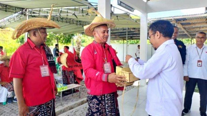 NTT Memilih, Banteng Moncong Putih Rote Ndao Bertamu ke KPU, Denyson ...