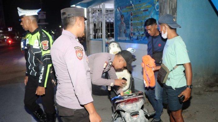 Hasil Operasi Pekat, Polres Sumba Timur Jaring Belasan Sajam Parang dan Ratusan Liter Miras ...