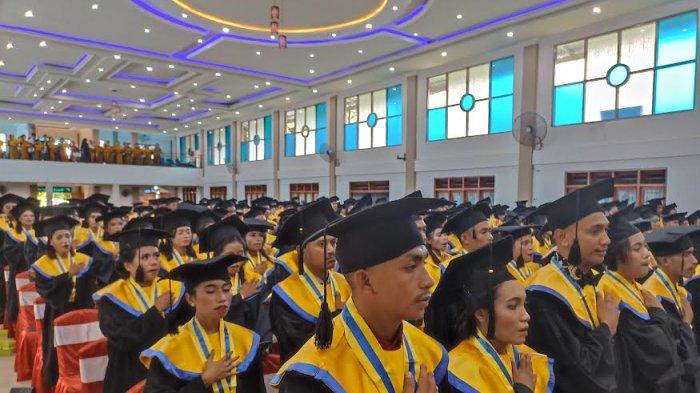 STPM Santa Ursula Ende Gelar Wisuda Tahun Akademik 2021/2022 - Pos ...