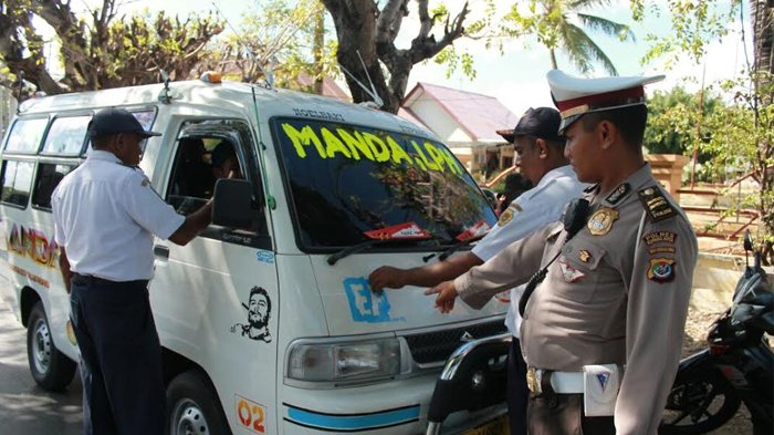 Paul Keberatan Razia Angkot: Bemo di Kupang Harus Tampil Beda - Pos ...