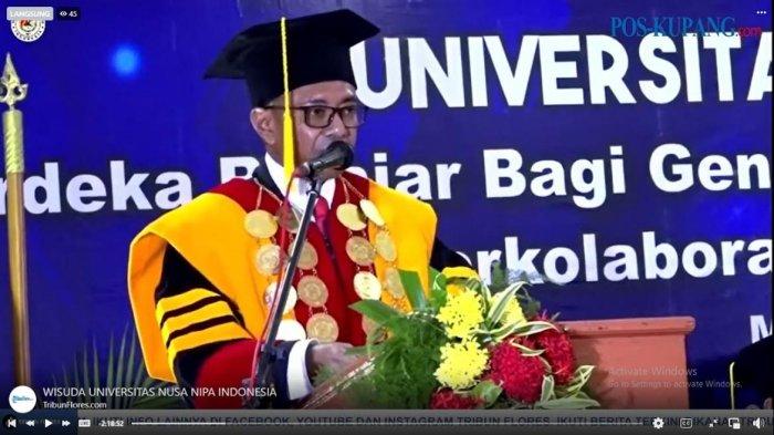 UNIPA Indonesia Wisudakan 428 Lulusan, Ini Pesan Rektor Angelinus ...