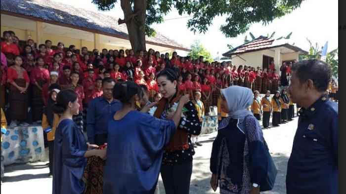 Dengar Pendapat di SMK Negeri 1 Ende, Julie Sutrisno Laiskodat Disambut ...