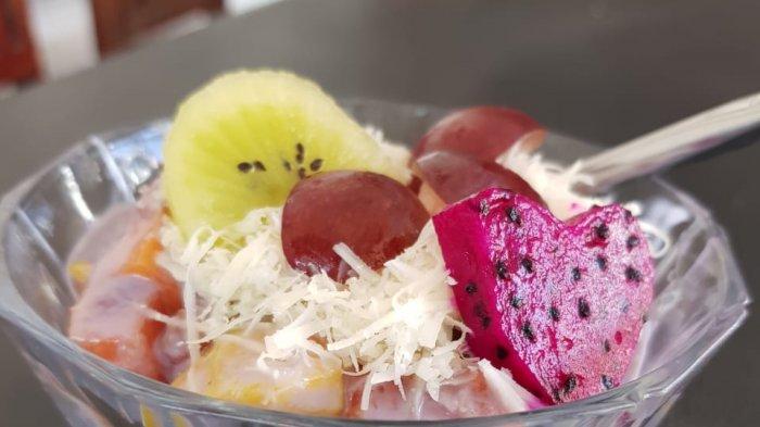 Terbaru! Salad Buah Varian Ubi Ungu Andanar Fruit Cafe di Jalan Tom ...