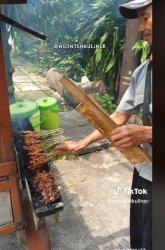 Video Viral TikTok, Sate Madura Kebun Binatang Surabaya, Makan Kenyang ...