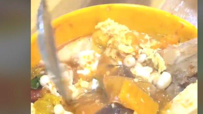 Video Viral TikTok, Ayo Makan Sobat dan Seblak Bekasi Ada Ceker ...