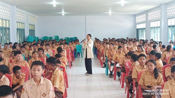 SMPK Sint. Gabriel Larantuka Gelar Seminar Memperingati Hari Perempuan ...