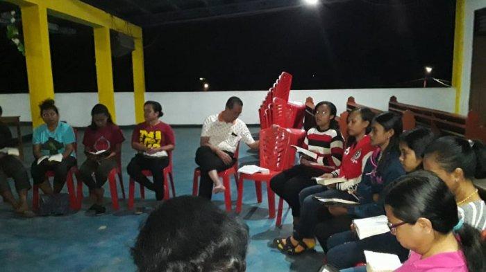 Wow! Tingkatkan Kecintaan Umat Pada Kitab Suci, Relawan Komisi Kitab ...