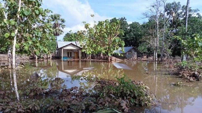 Puluhan Rumah Warga di Rote Ndao Terendam Banjir - Pos-kupang.com