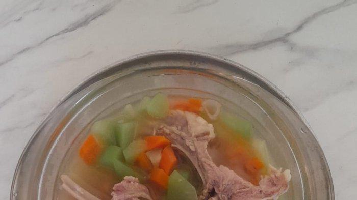 Kuliner NTT Makan Sop Tulang Rusuk Daging Babi Kupang Mix Wortel ...