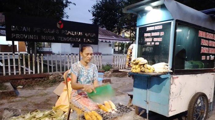 Martha, Penjual Jagung Bakar di El Tari Kupang: Lakukan dengan Tulus ...