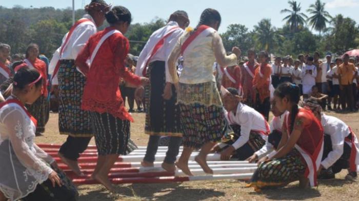 Tarian Tradisional Sagu Alu, Meriahkan Perayaan HUT RI di Manggarai ...