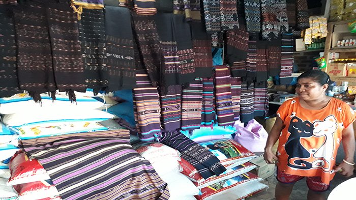 Kain Tenun Ikat di Lembata untuk Antar Dulang. Apa Artinya? - Pos ...