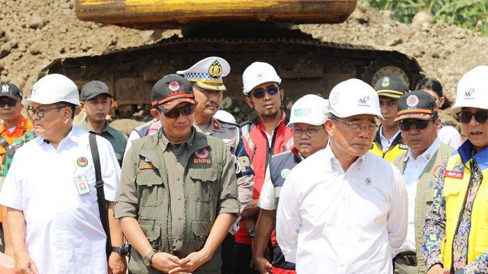 Longsor di Tol Bocimi, Kepala BNPB Dampingi Menko PMK Pakai Heli Tinjau Lokasi - Pos-kupang.com