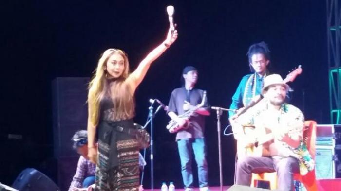 Trie Utami Lagu Daerah - Pos-kupang.com