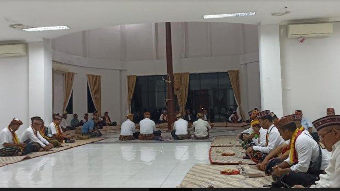 HUT ke-15 Manggarai Timur, Pemkab Gelar Ritual Adat Penti Hingga ...