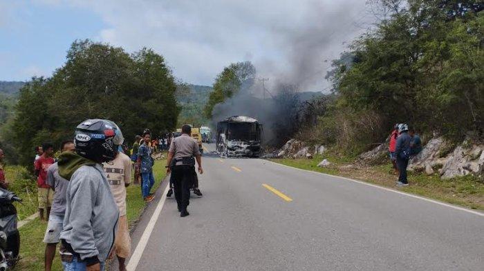 Kebakaran Bus ALBN Babadok, Arus Lalulintas Atambua-Kupang Sempat Macet ...
