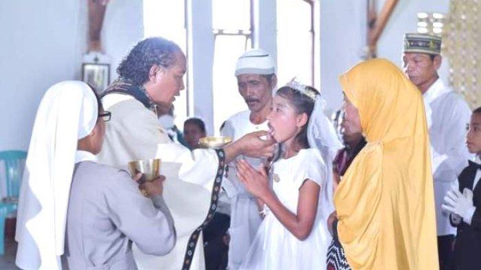 Viral Bersama Istrinya Dampingi Anak Angkatnya Sambut Baru, Ini Kata Muhamad Yunus - Pos-kupang.com