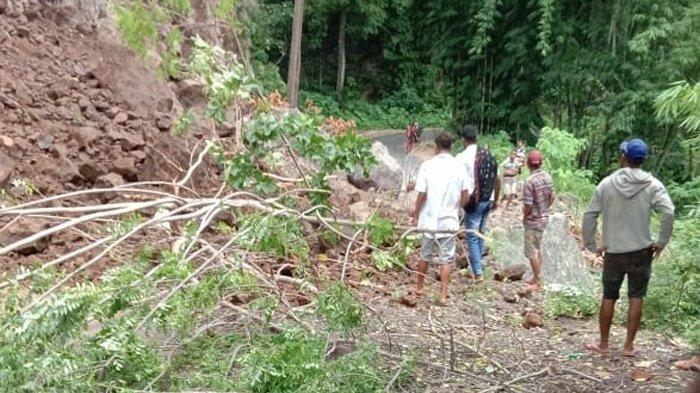 Warga di Inerie Gotong-Royong Bersihkan Material Longsor, Berikut Liputannya! - Pos-kupang.com