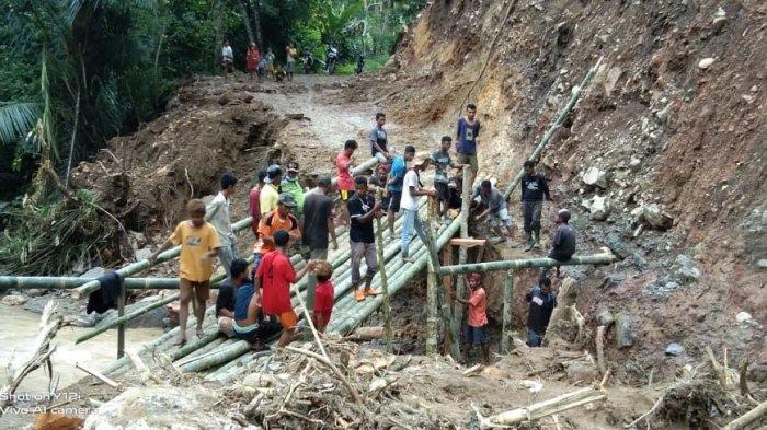 Jembatan Penghubung Rusak Berat, Warga di Adonara Barat Swadaya Bangun Jembatan Bambu - Pos ...