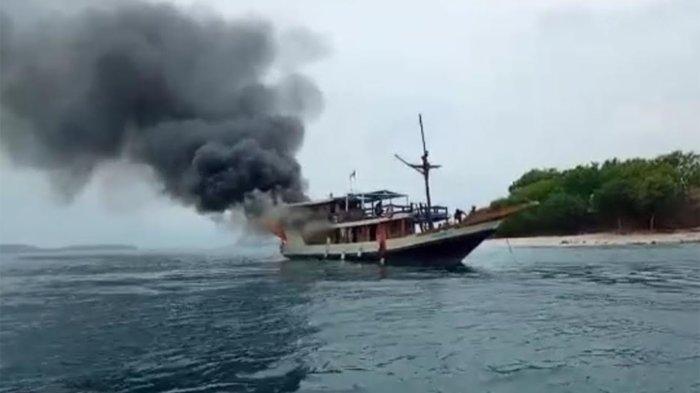 Kapal Wisata Dunia Baru Terbakar di Perairan Labuan Bajo - Pos-kupang.com