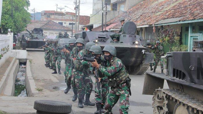 2 Batalyon Infanteri Brigif 4 Marinir/BS Lampung Latihan Pertempuran ...