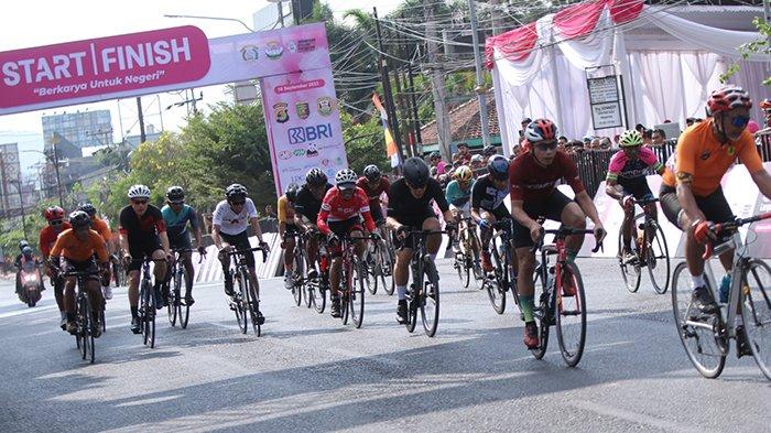 775 Pesepeda Semarakkan Tour Of Kemala Lampung Seri 4 di Bandar Lampung ...