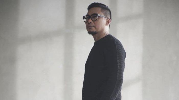 Penyanyi Edy Larang Band NAFF Nyanyikan 9 Lagu Ciptaannya ...