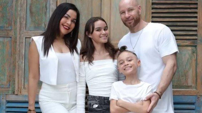 Melaney Ricardo Beri Pesan Menyentuh Putrinya yang Mulai Remaja ...