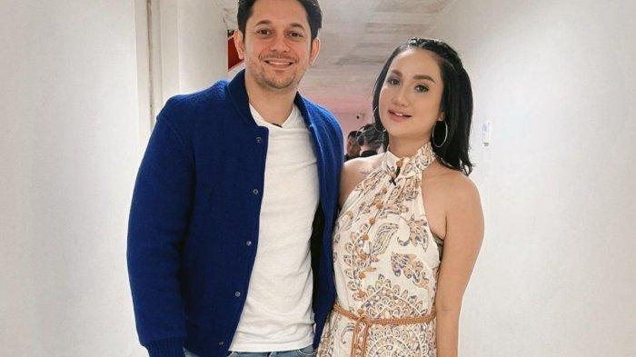 Kerap Diselingkuhi, Tengku Dewi Tetap Puji Suaminya Sosok Ayah yang ...