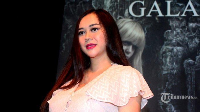 Kesepian, Aura Kasih Bongkar Fokus Pikirannya Bukan Cuma Materi Saja - Tribunlampung.co.id