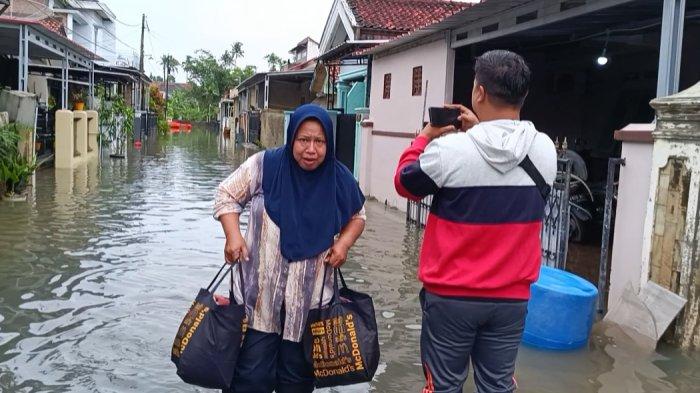 Breaking News Rumah Warga Tanjung Senang Kembali Kebanjiran, Air ...