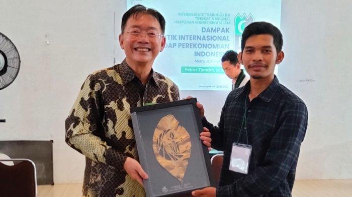 Petrus Tjandra Bicara Wawasan Geopolitik Dihadapan Kader HMI Kota Metro ...